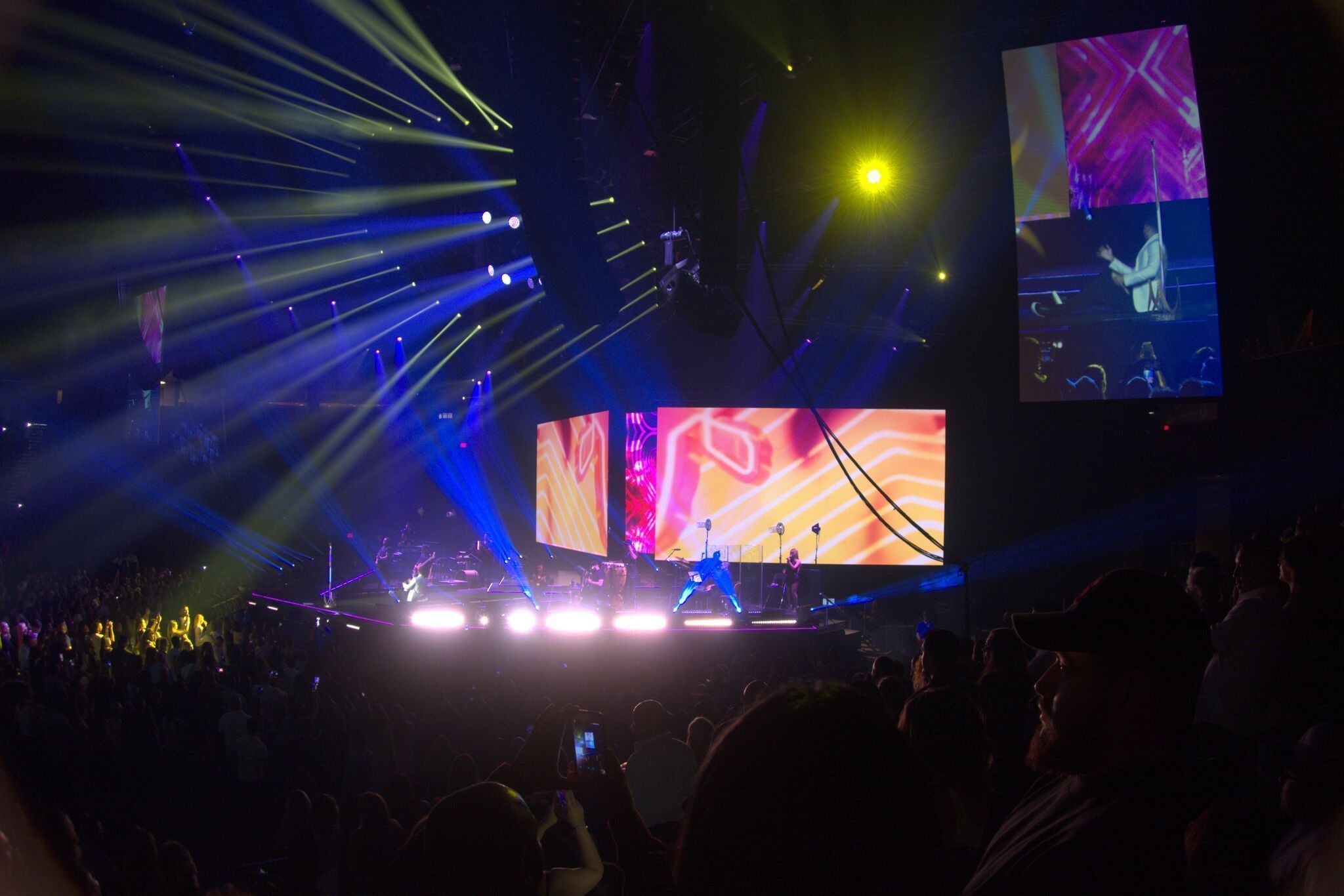 ROE Visual and 4WALL Spark LED Video Alliance | ROE Visual