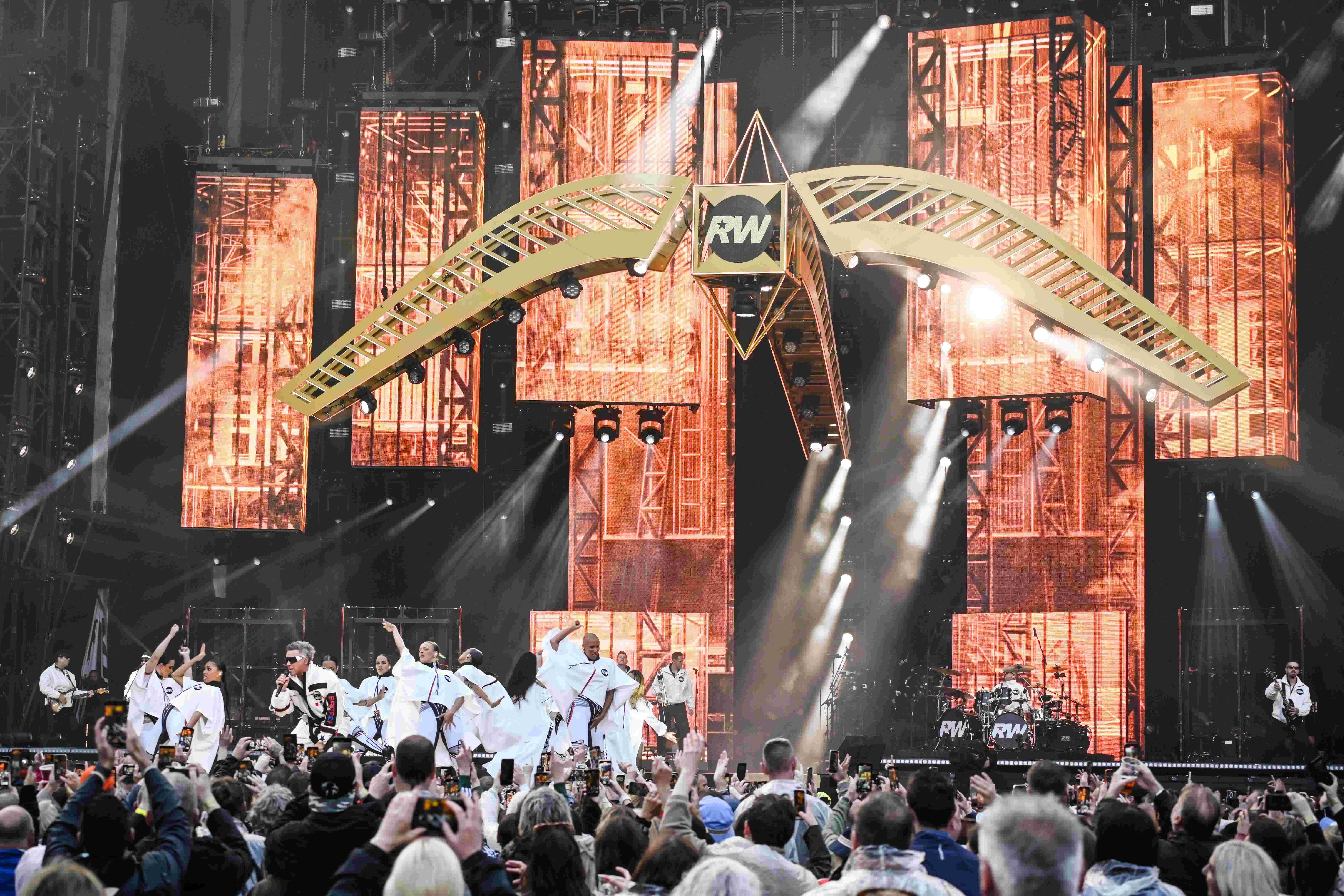 Universal Pixels on Touring with ROE Visual | ROE Visual